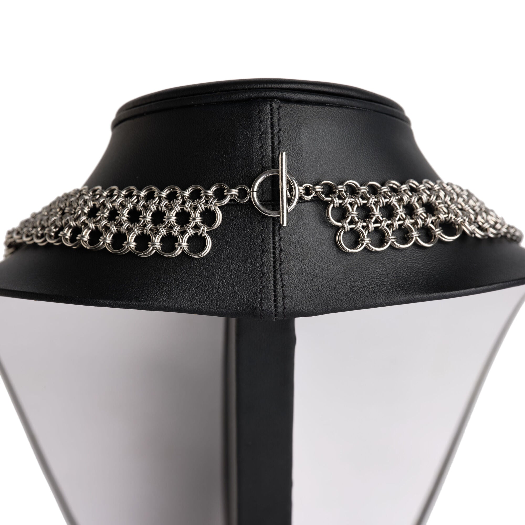 Japanese Chain Mail Weave Collar Necklace – Jewellery - Royal Armouries ...